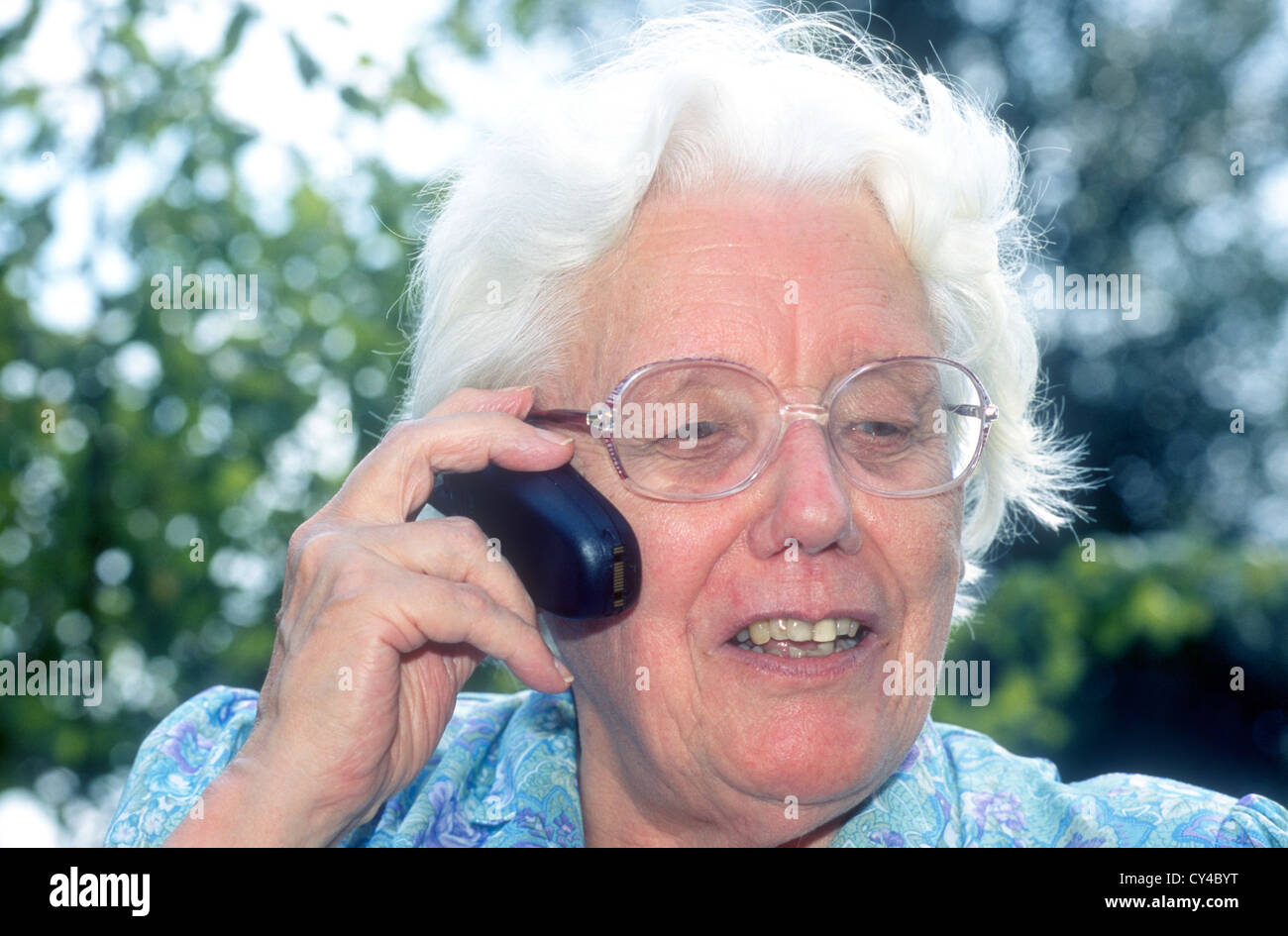 Oap using a mobile phone hi-res stock photography and images - Alamy