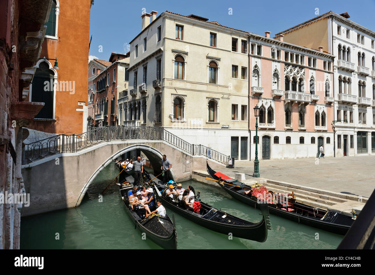 Manin bridge hi-res stock photography and images - Alamy
