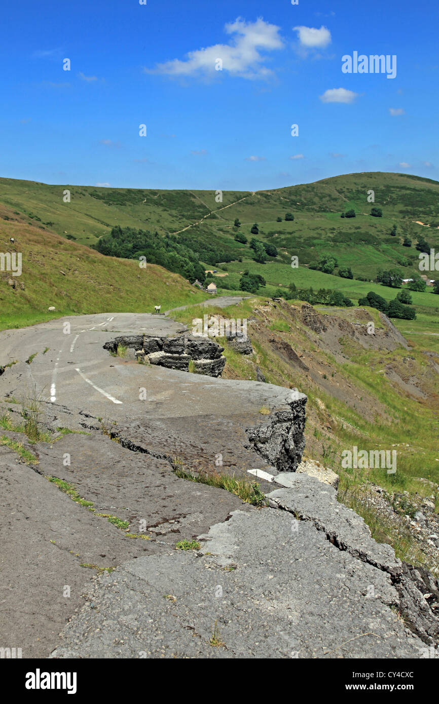 Road subsidence hi-res stock photography and images - Alamy