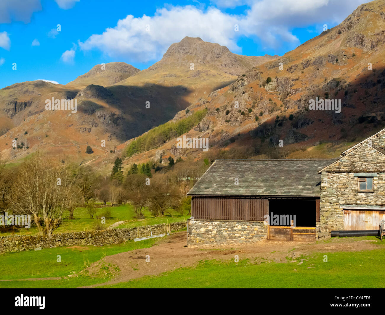 Mountain scenery in Great Langdale in the Lake District National Park ...