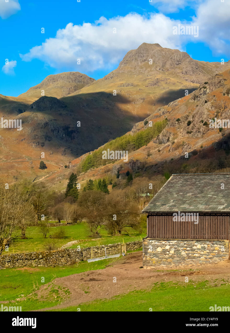 Mountain scenery in Great Langdale in the Lake District National Park ...