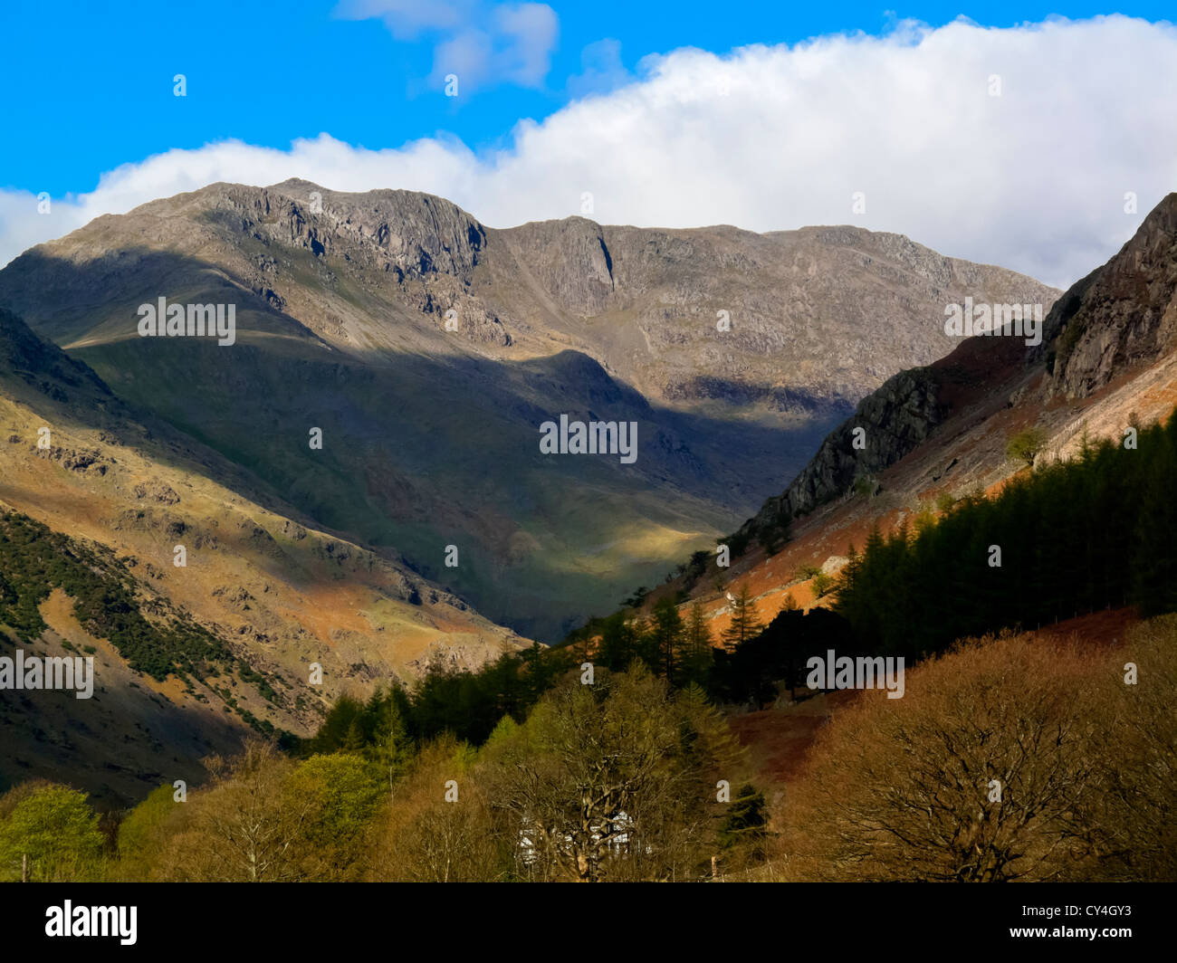 Mountain scenery in Great Langdale in the Lake District National Park ...