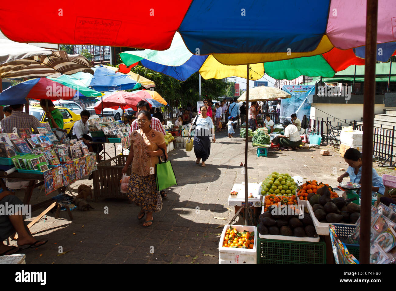 Everyday life in myanmar market hi-res stock photography and images - Alamy