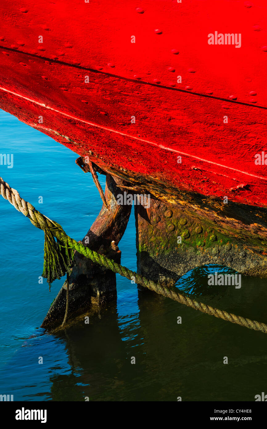 Red tugboat hi-res stock photography and images - Alamy