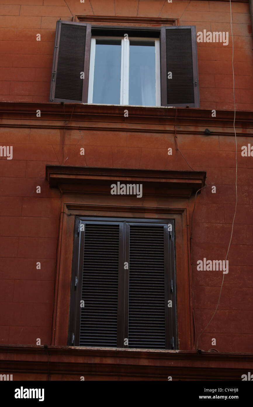 beautiful buildings in Italy's capital Rome, Roma, Rome, windows ...
