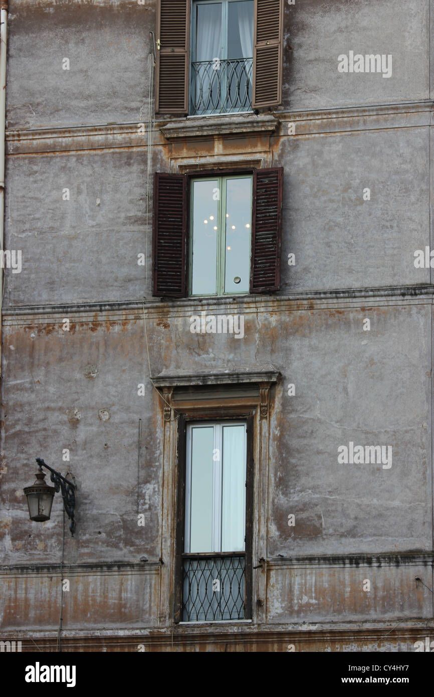 beautiful elegant historical windows and walls of buildings in Romes ...