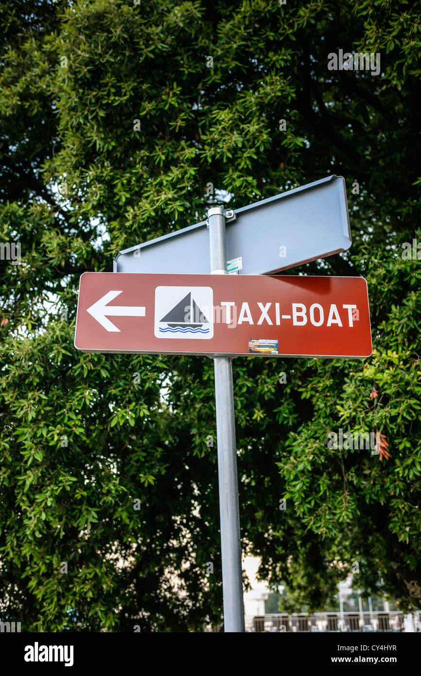 Vector taxi sign hi-res stock photography and images - Alamy