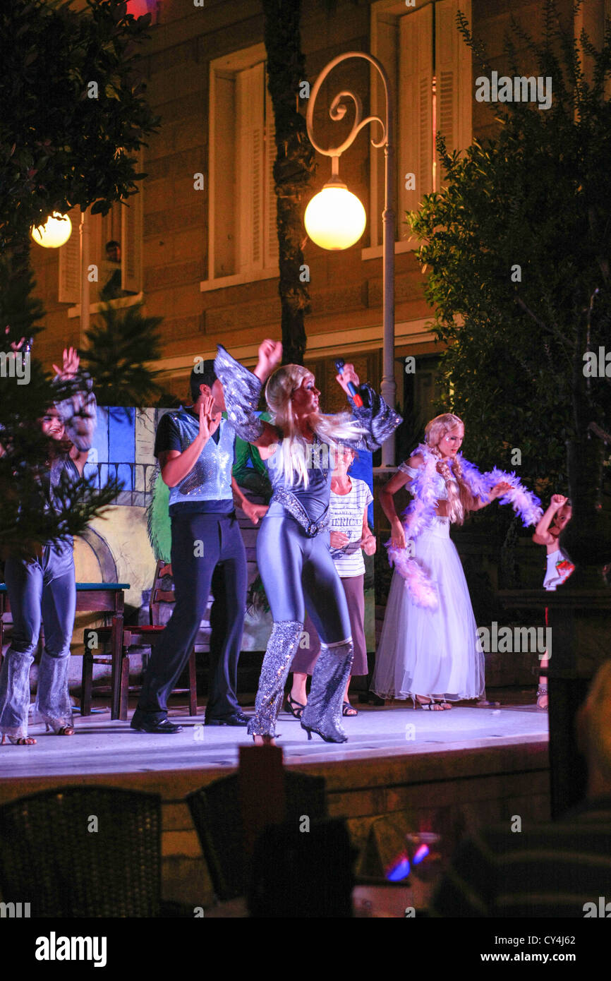 Outdoor musical entertainment hi-res stock photography and images - Alamy