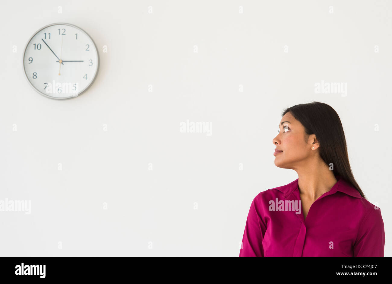 Waiting clock hi-res stock photography and images - Alamy