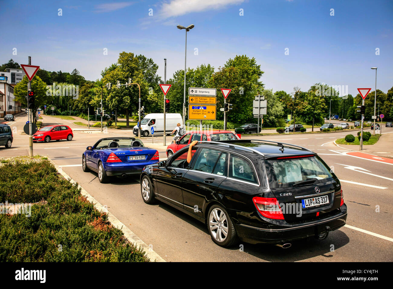 Major road destination sign hi-res stock photography and images - Alamy