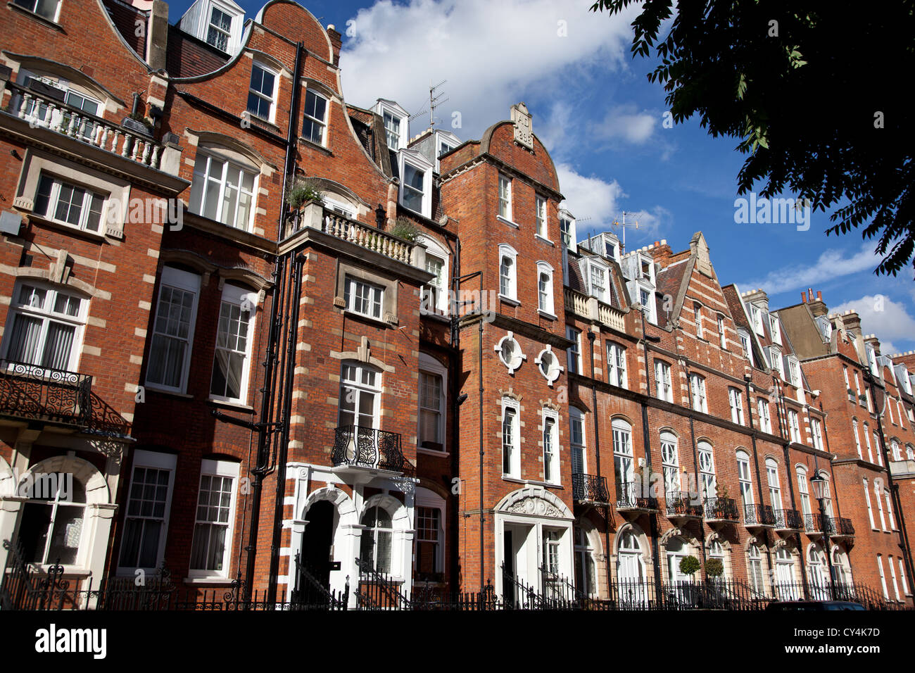 Red Brick Buildings In Kensington High Resolution Stock Photography and ...