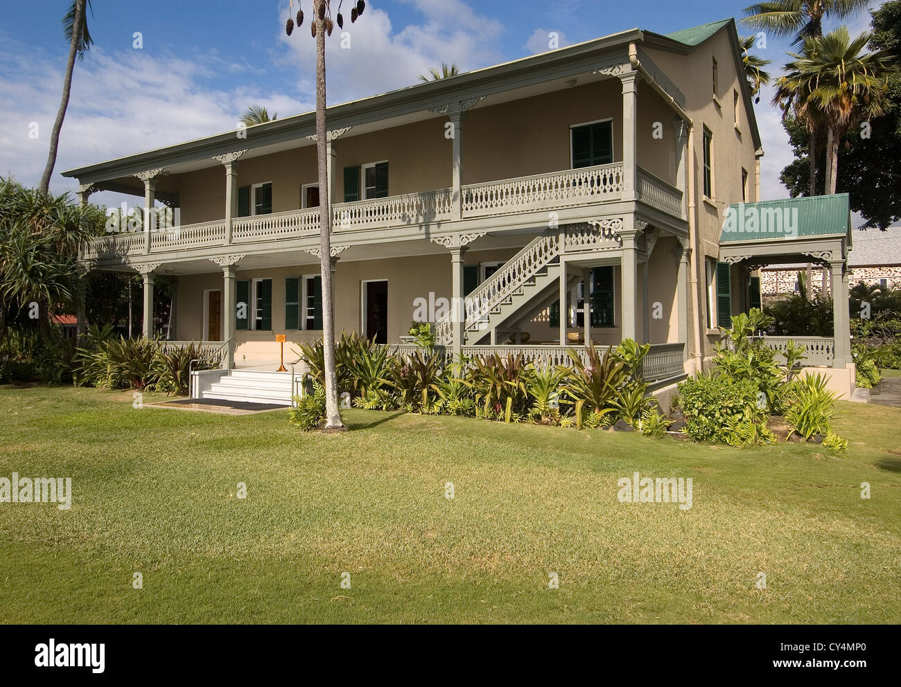 Hulihee palace with palm trees hi-res stock photography and images - Alamy