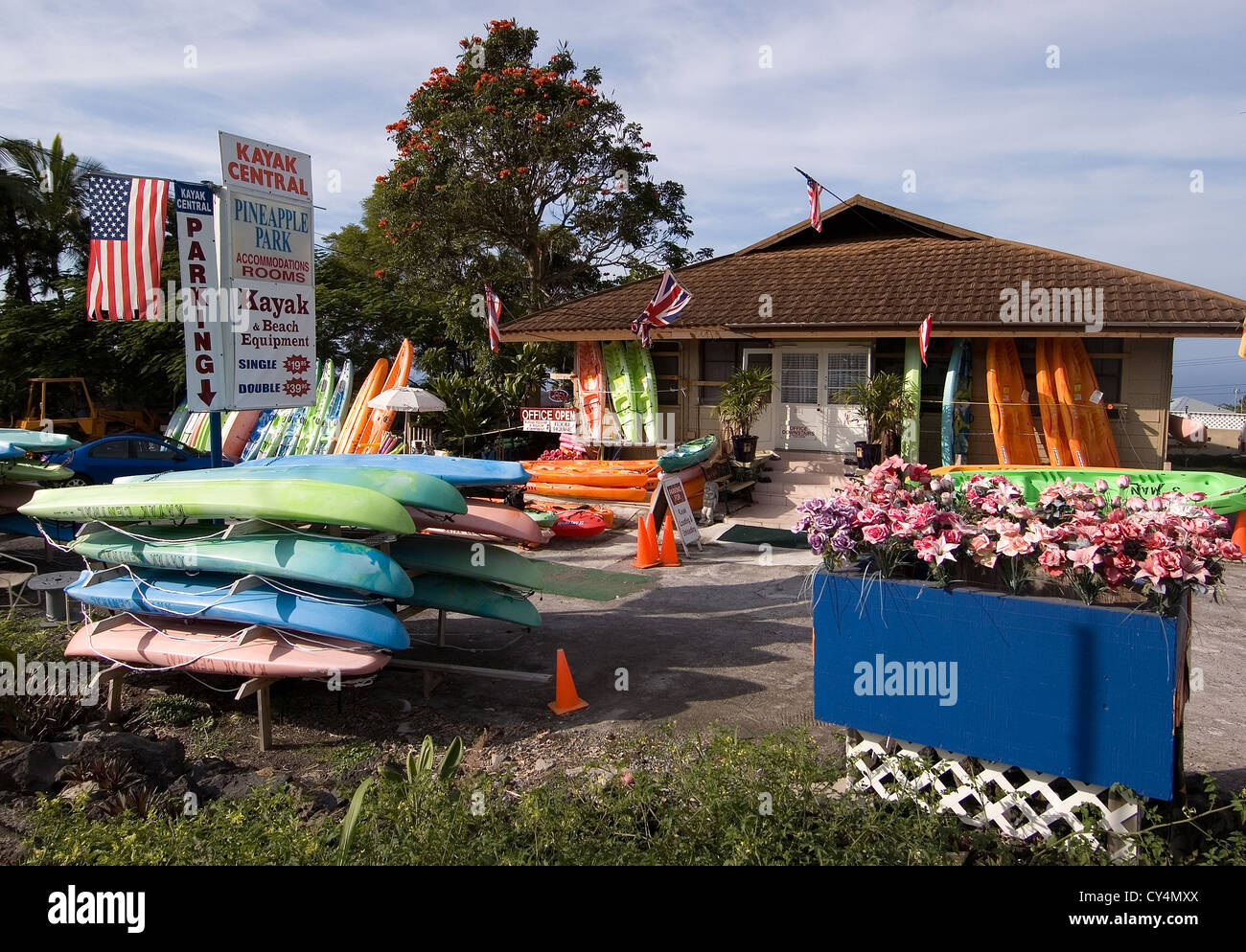 Kayak and boats hi-res stock photography and images - Alamy