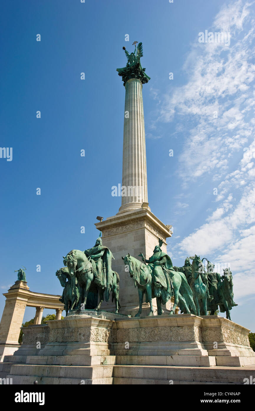 Archangel gabriel statue hi-res stock photography and images - Alamy