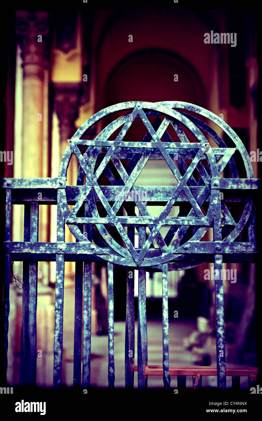Synagogue gates hi-res stock photography and images - Alamy