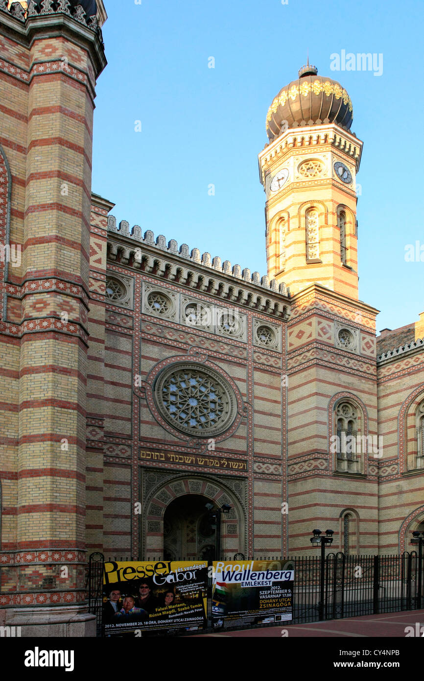 The Jewish Synagogue in Budapest Stock Photo - Alamy