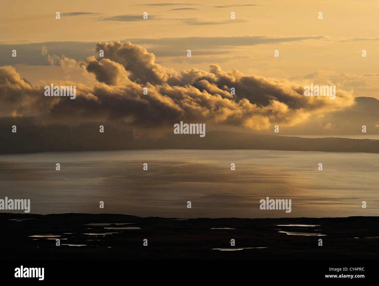 Wisps of cloud hi-res stock photography and images - Alamy