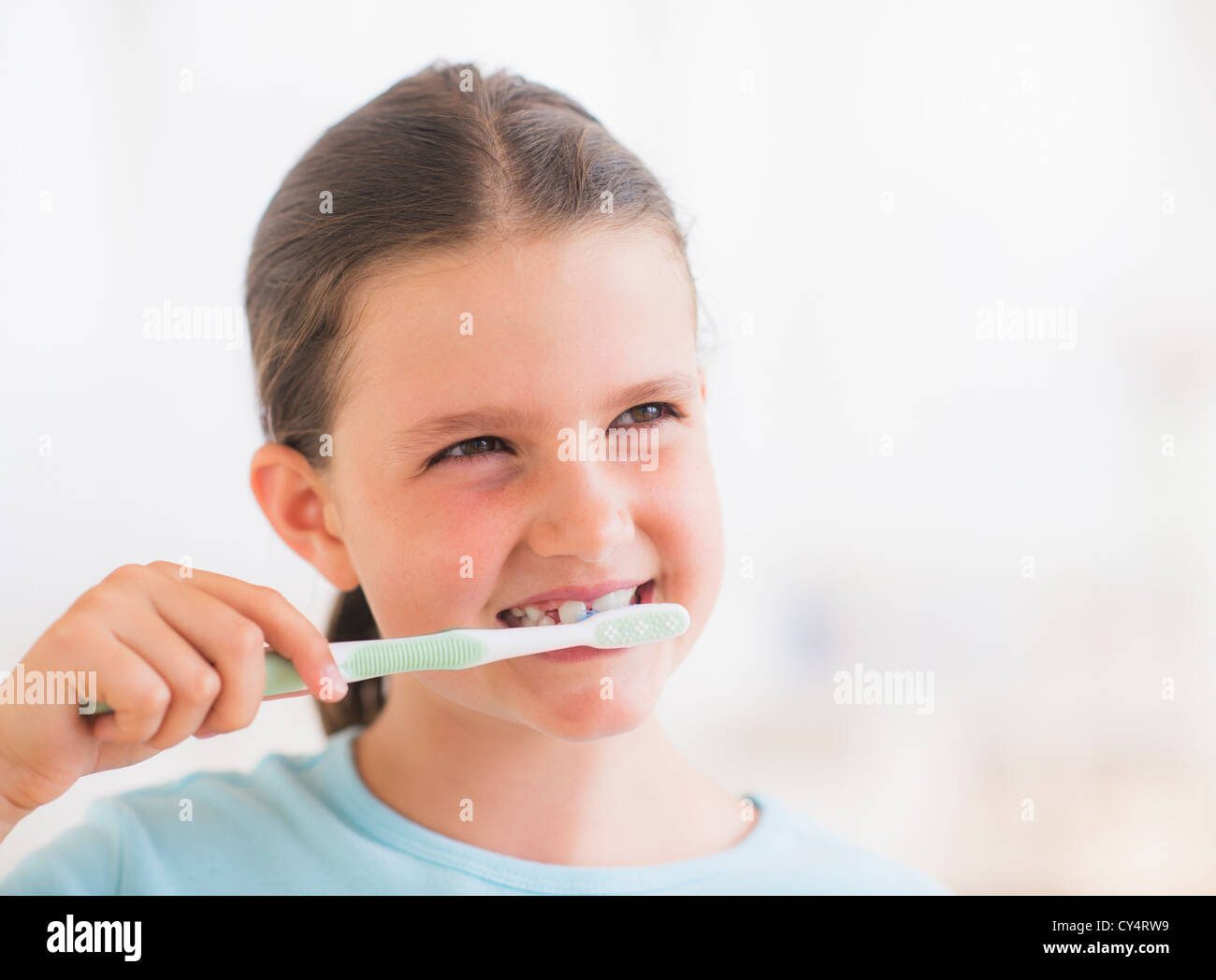 Young girl brushing her teeth Stock Photo - Alamy