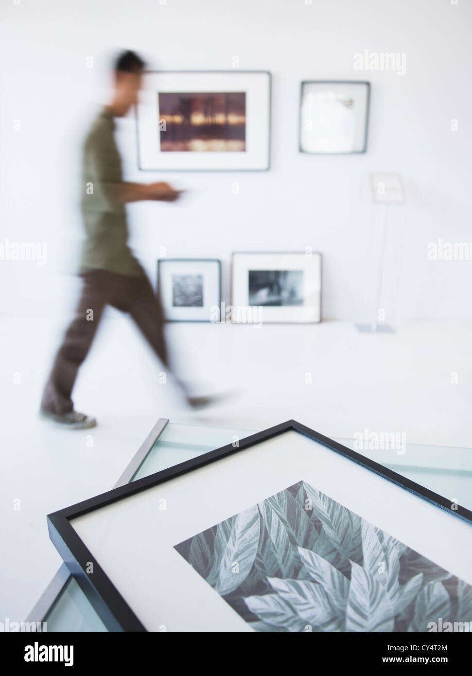 Gallery staff member hi-res stock photography and images - Alamy