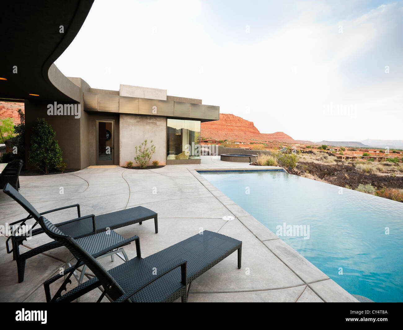 Modern luxury home hi-res stock photography and images - Alamy