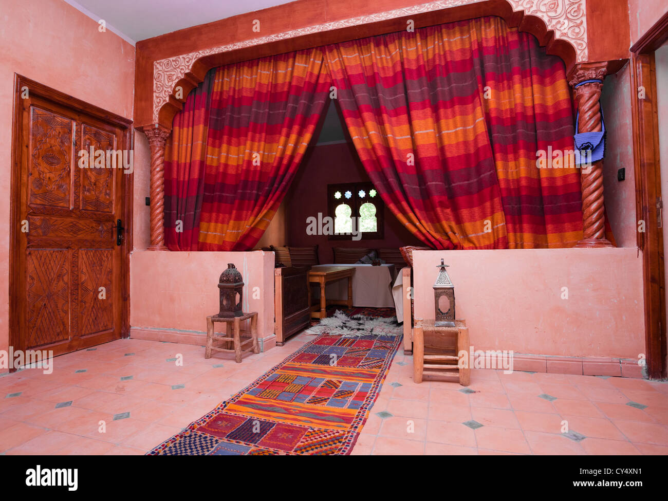Communal living area hi-res stock photography and images - Alamy