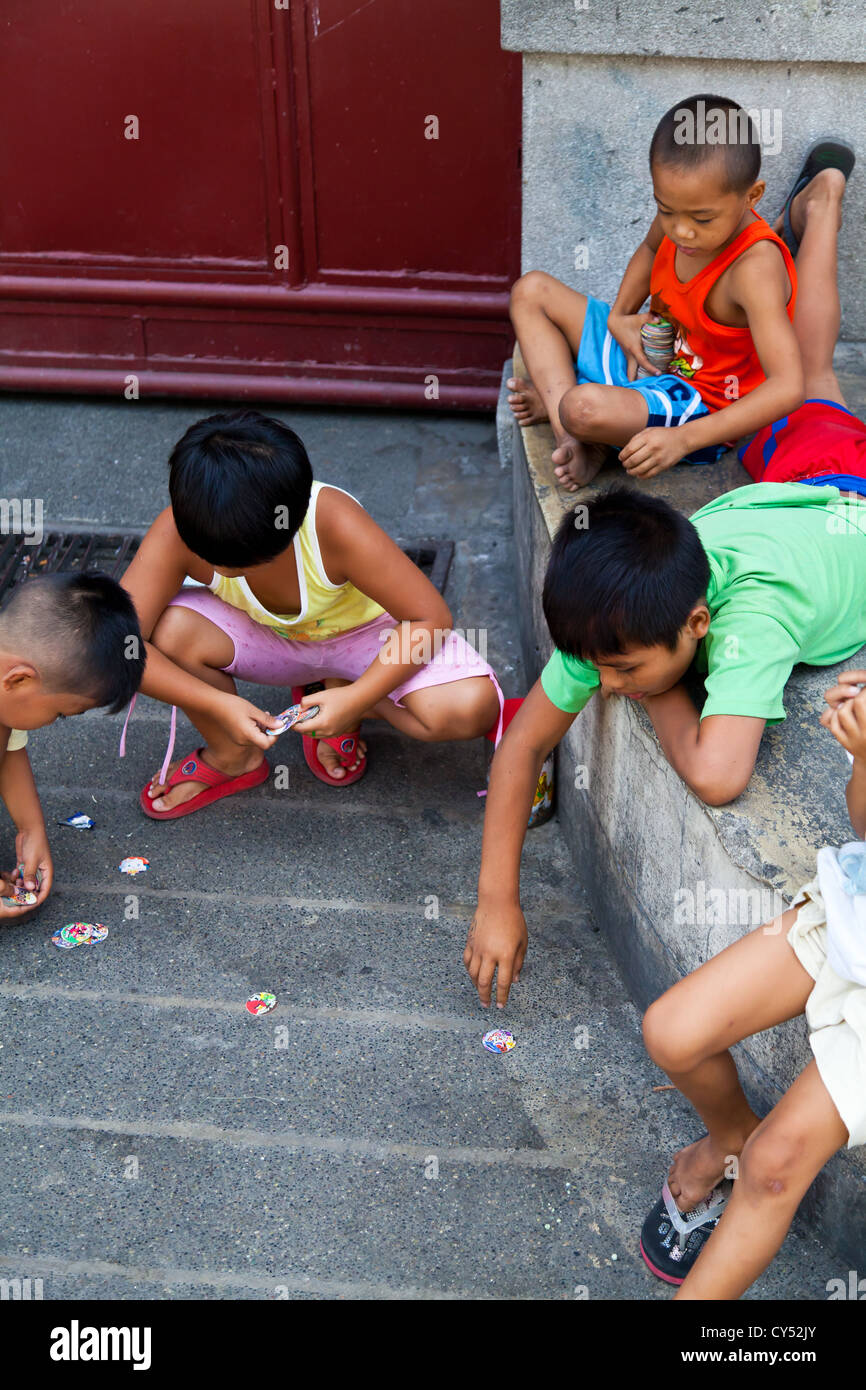 Children playing in the Streets of Manila, Philippines Stock Photo - Alamy