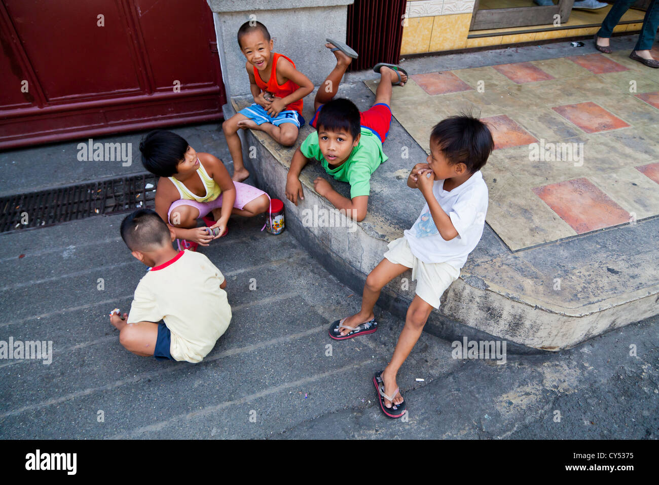 Children playing in the Streets of Manila, Philippines Stock Photo - Alamy