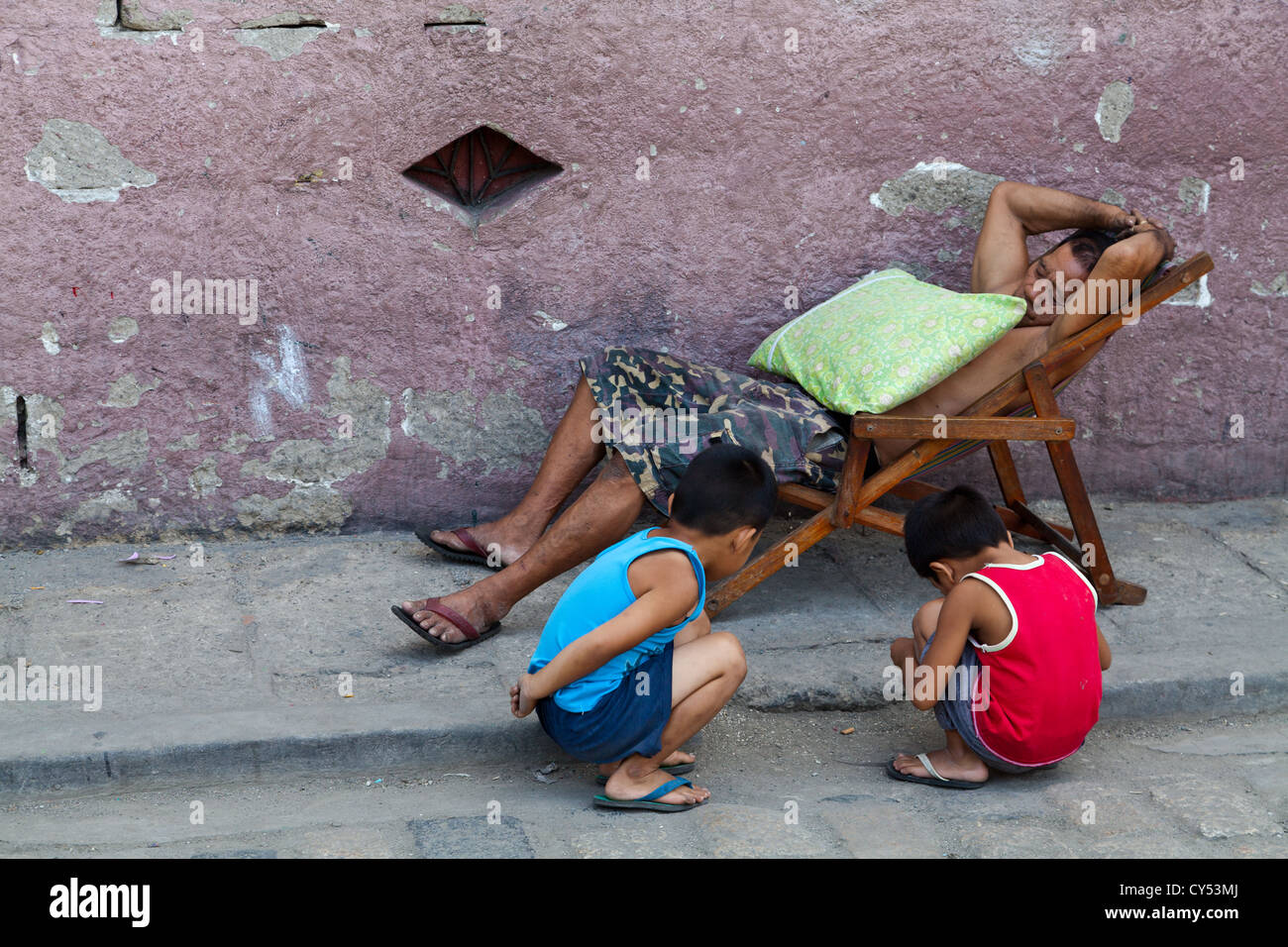 Children playing in the Streets in the old Town of Manila, Philippines ...