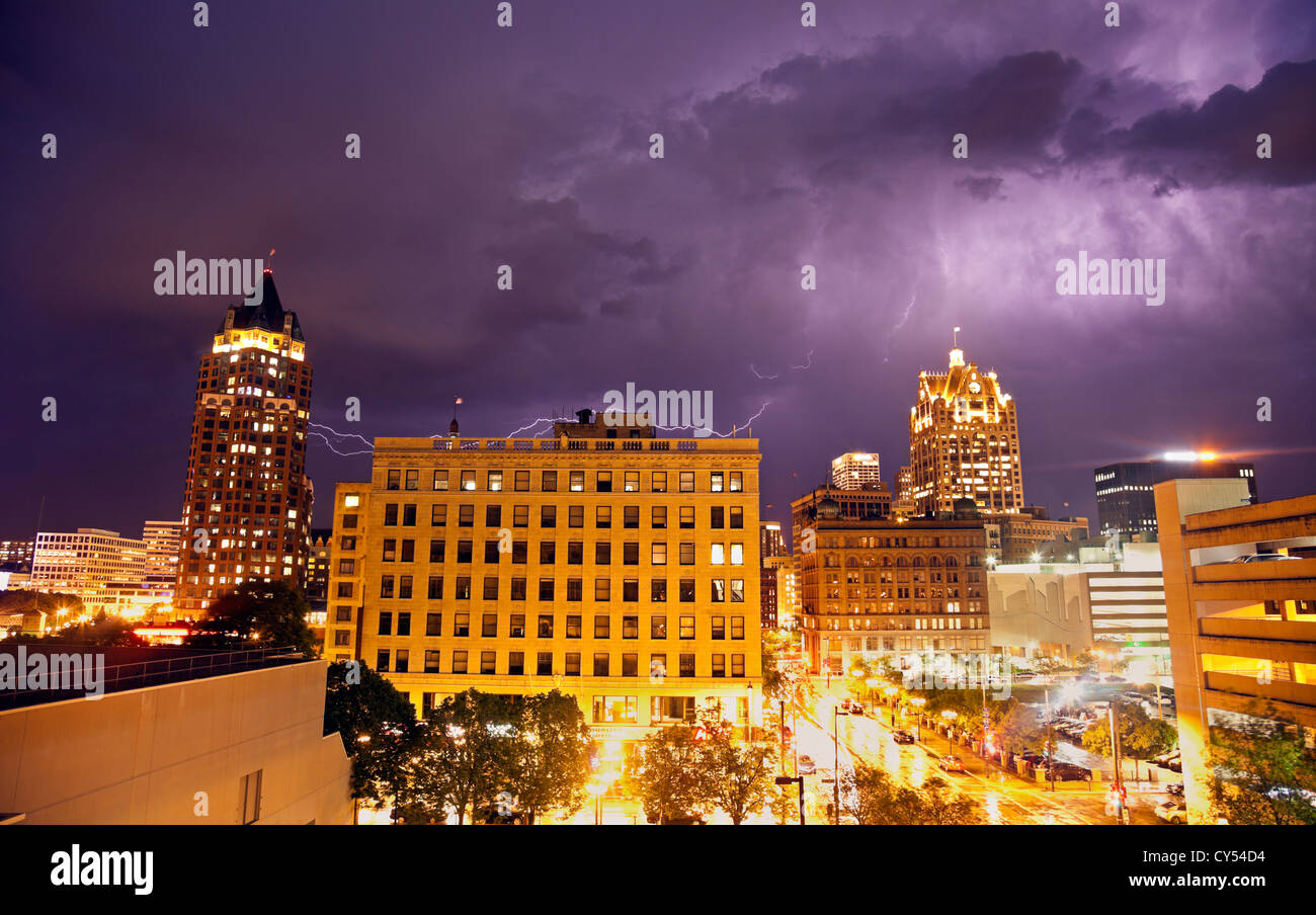 Milwaukee weather hi-res stock photography and images - Alamy