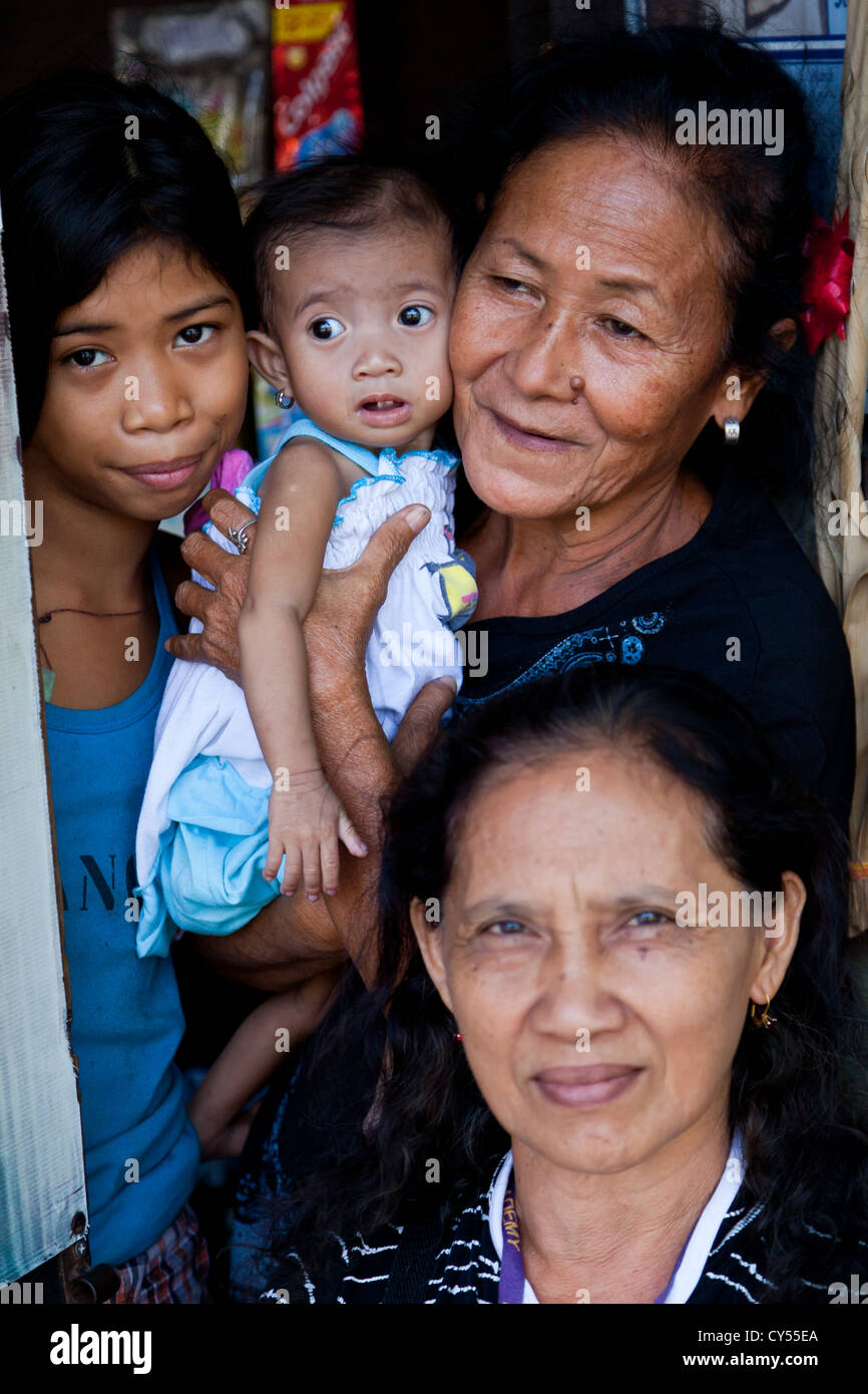Philippines family hi-res stock photography and images - Alamy