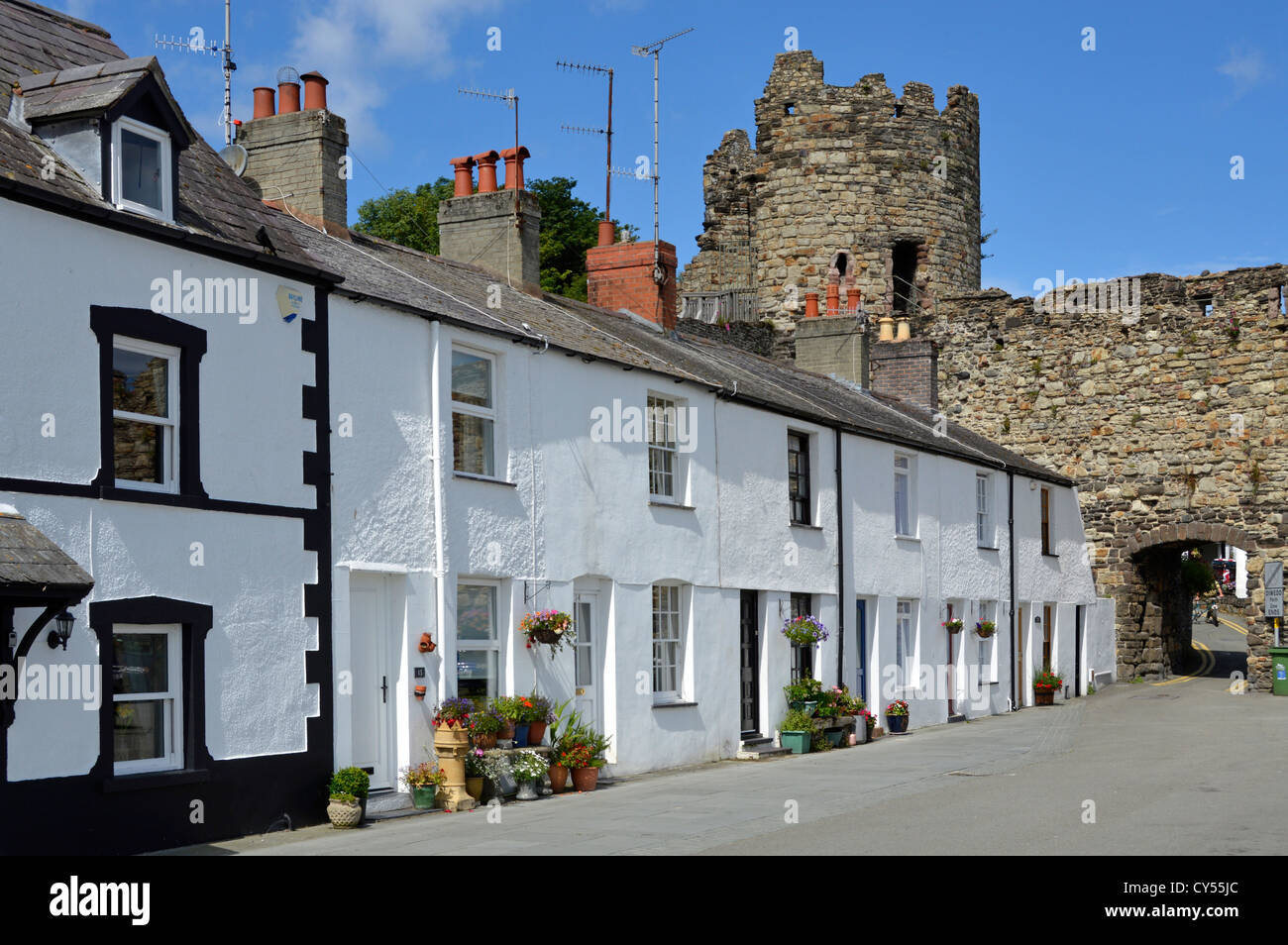 White rendered exterior town house hi-res stock photography and images ...