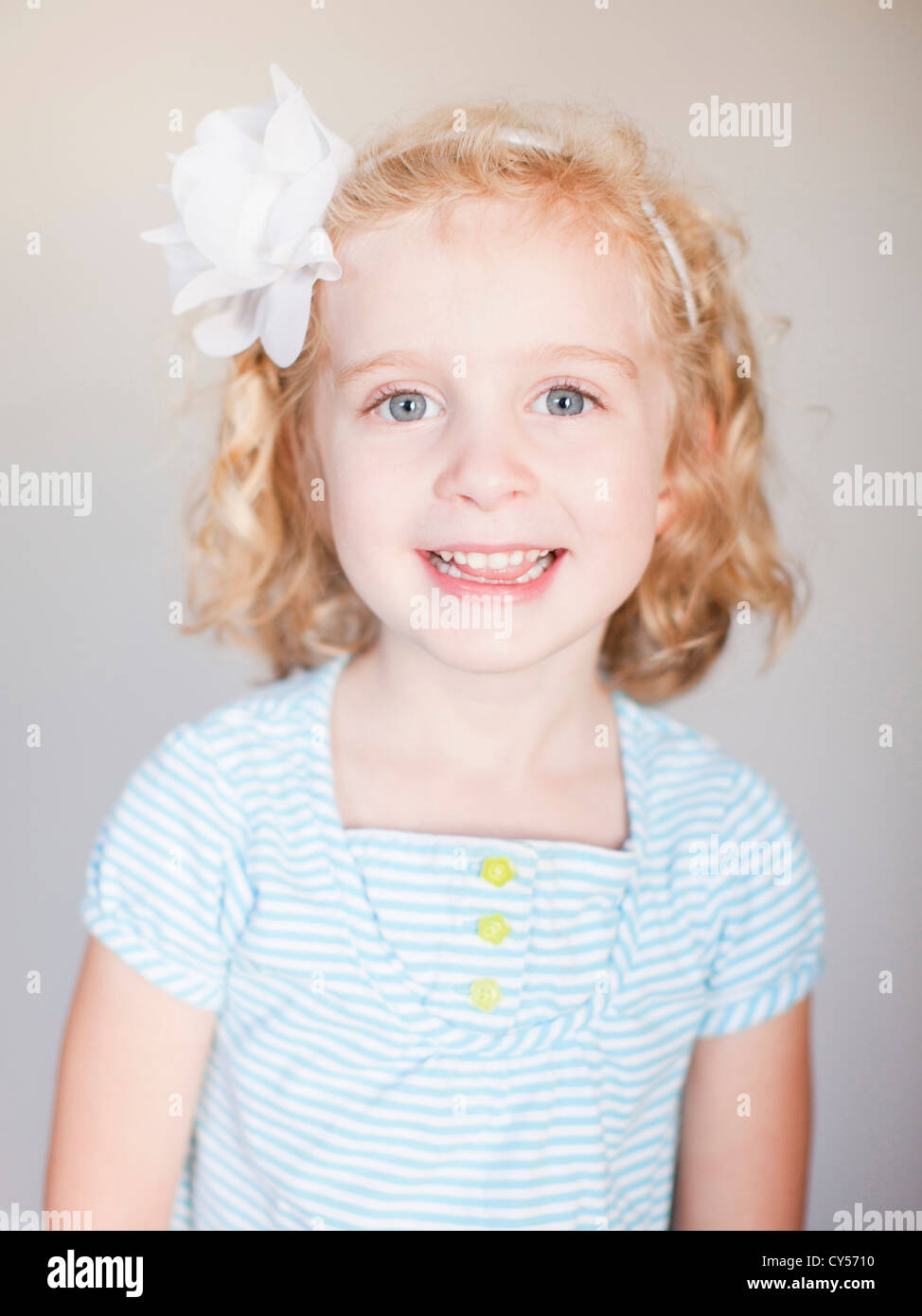 Smiling girl portrait in studio hi-res stock photography and images - Alamy