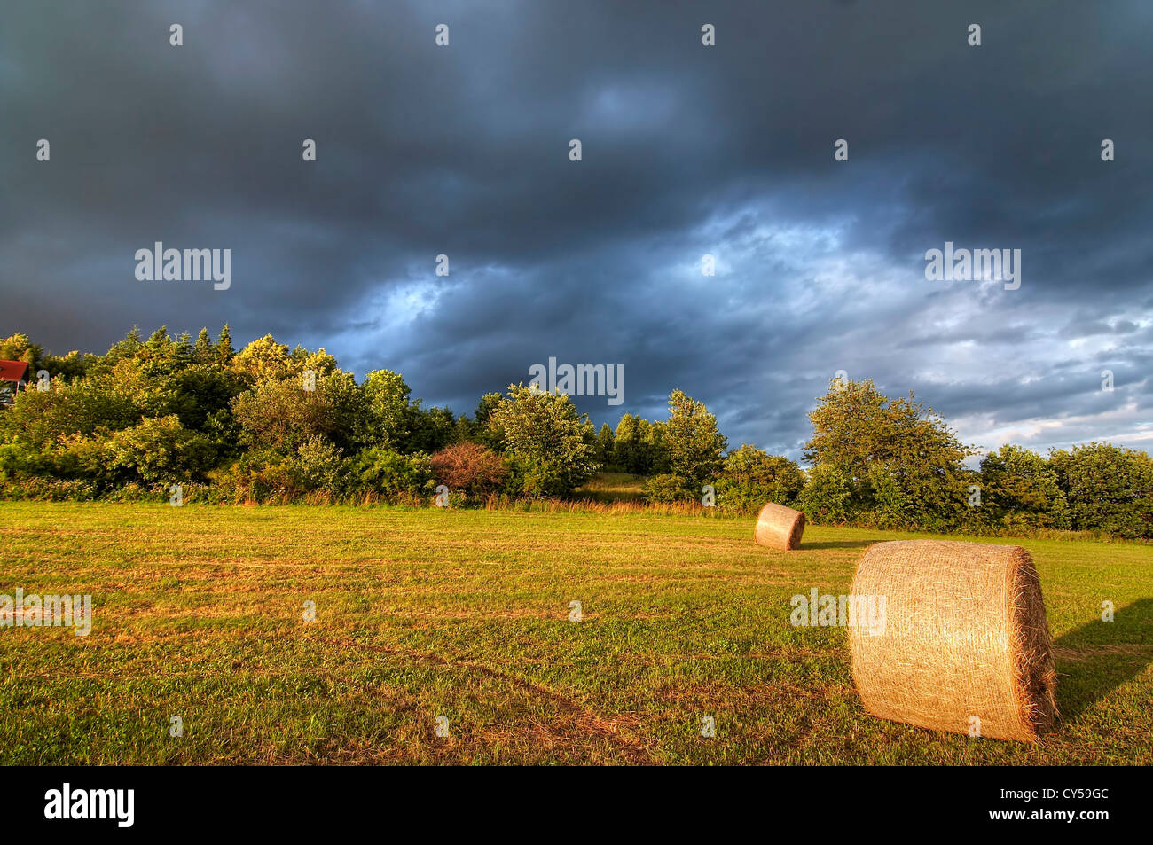 Before storm - shot of a dark sky before storm Stock Photo - Alamy