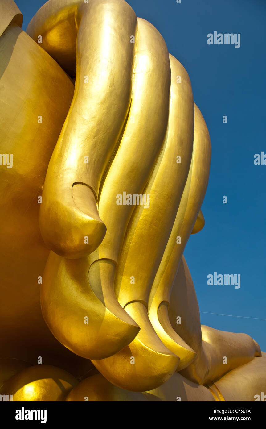 color gold finger Stock Photo - Alamy