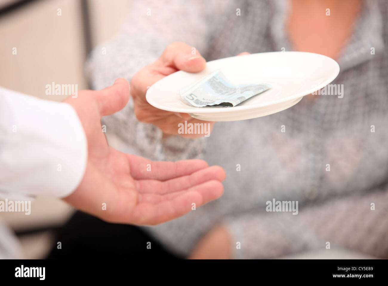 Customer handing money to waiter Stock Photo - Alamy