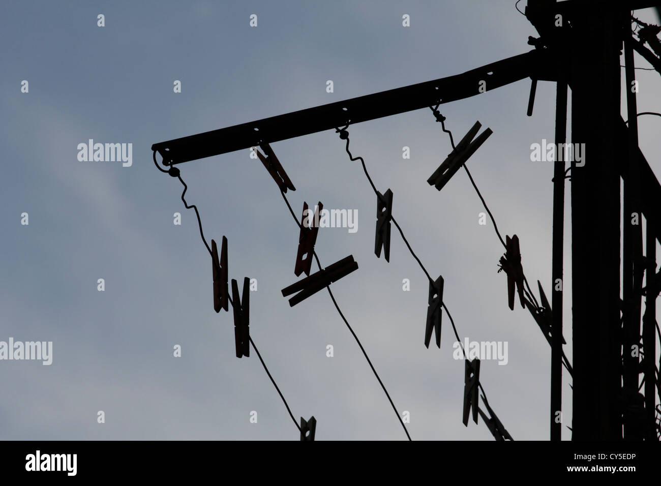 House silhouette washing line hi-res stock photography and images - Alamy