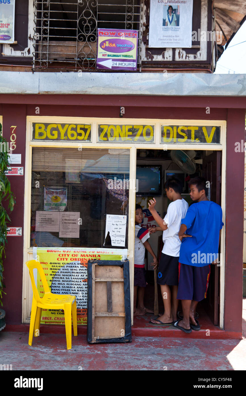 Typical Shop in the Old Town of Manila, Philippines Stock Photo - Alamy