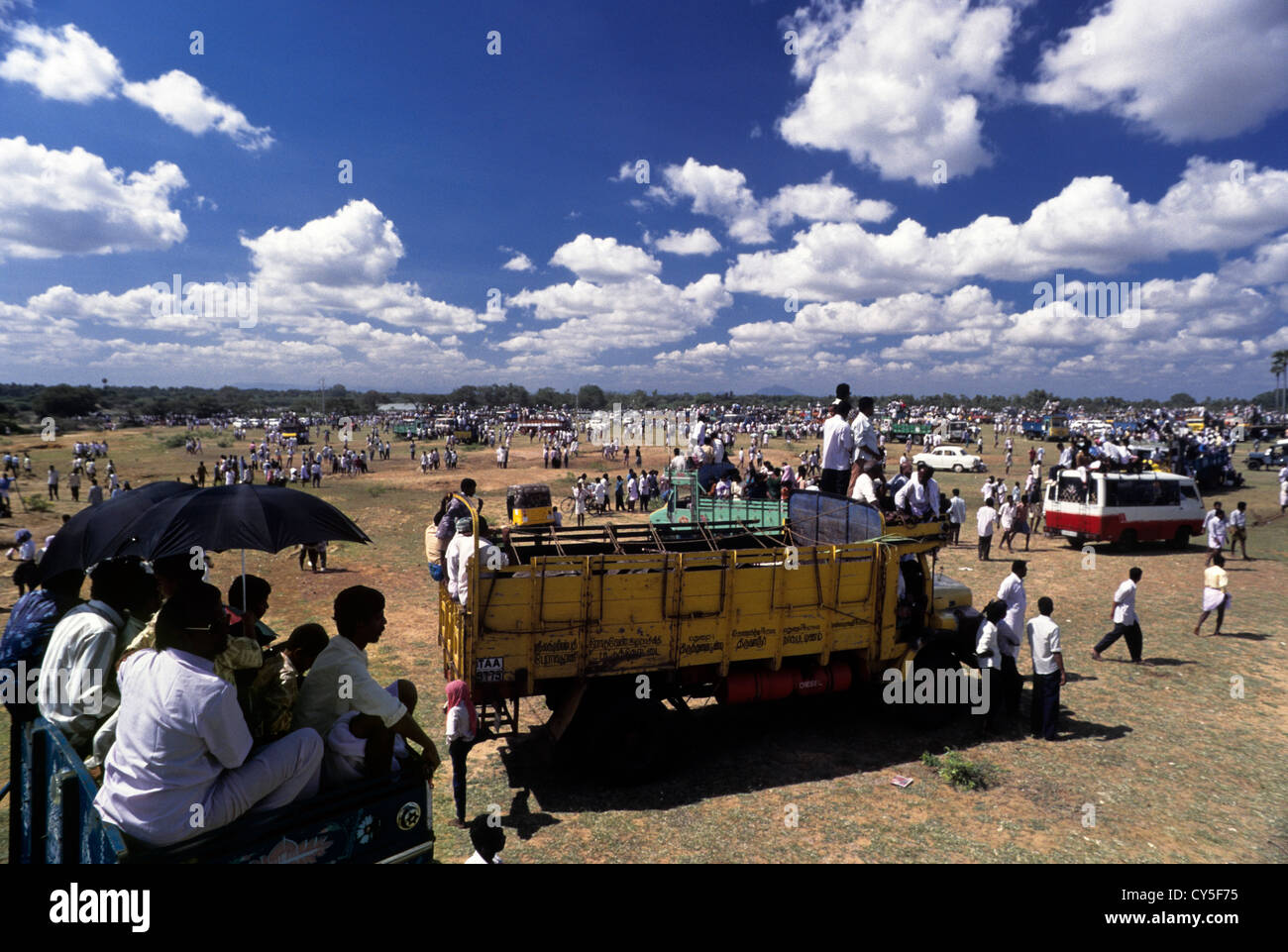 lorrys serves as a gallery for the keen audience of Jallikattu at ...