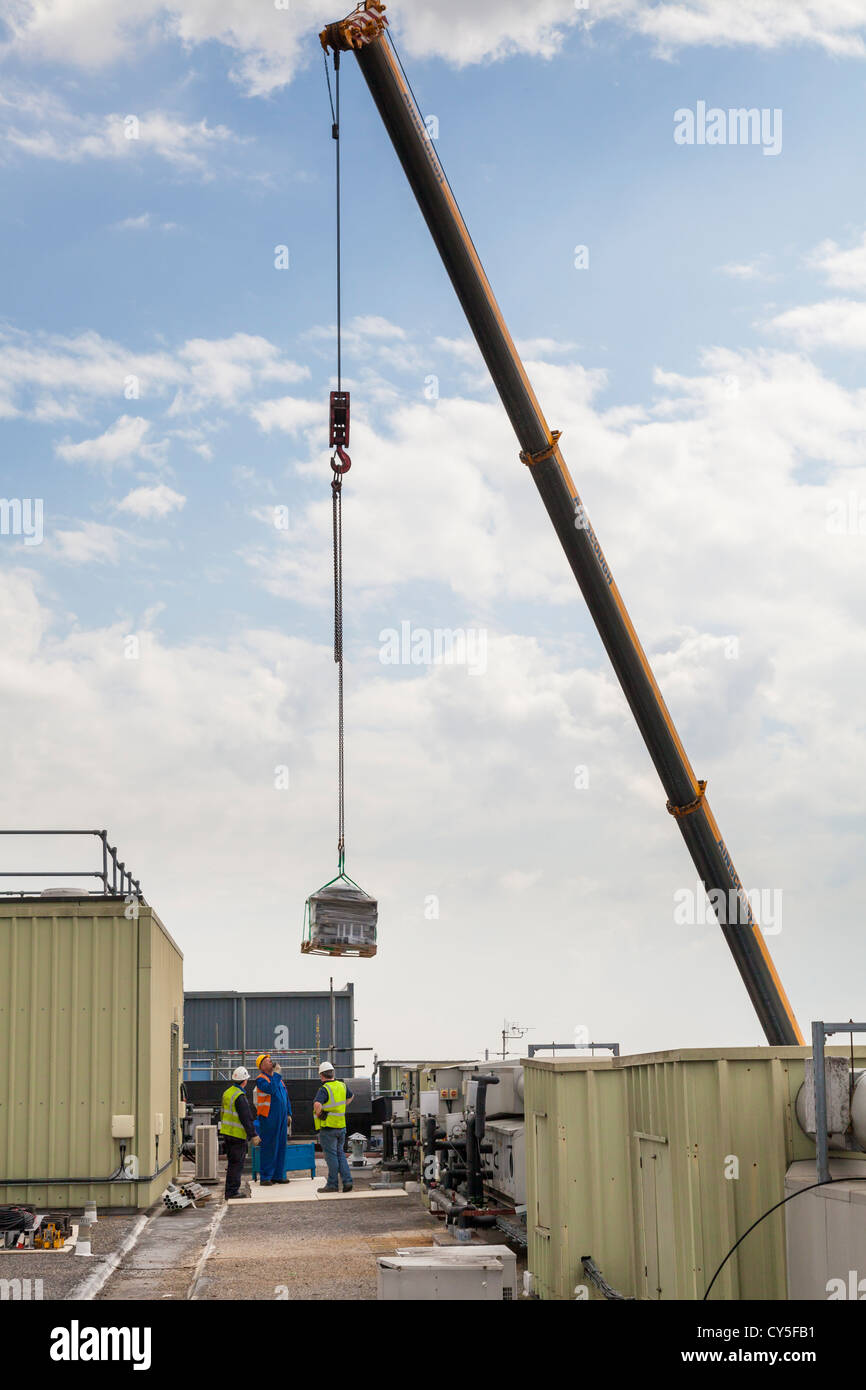 Roof crane lift hi-res stock photography and images - Alamy