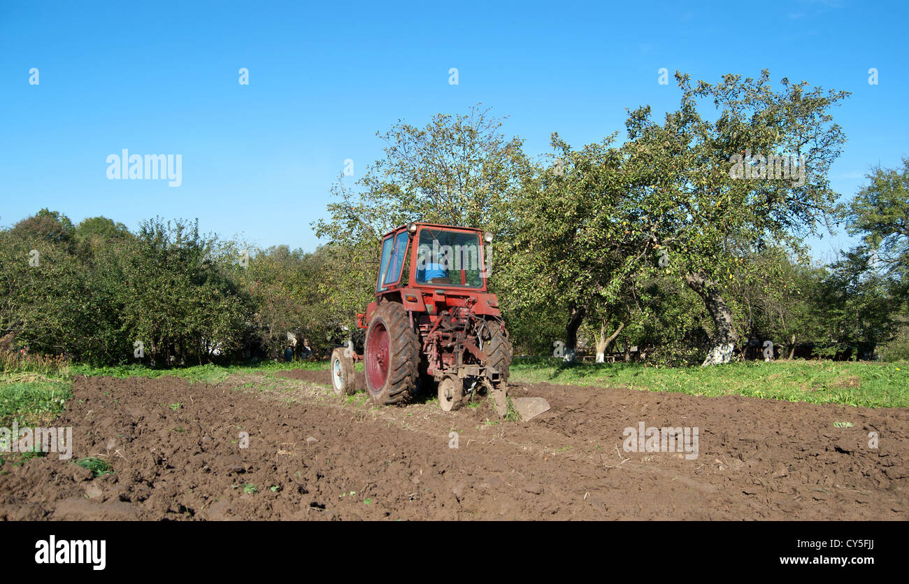 Ukraine agriculture tractor hi-res stock photography and images - Alamy