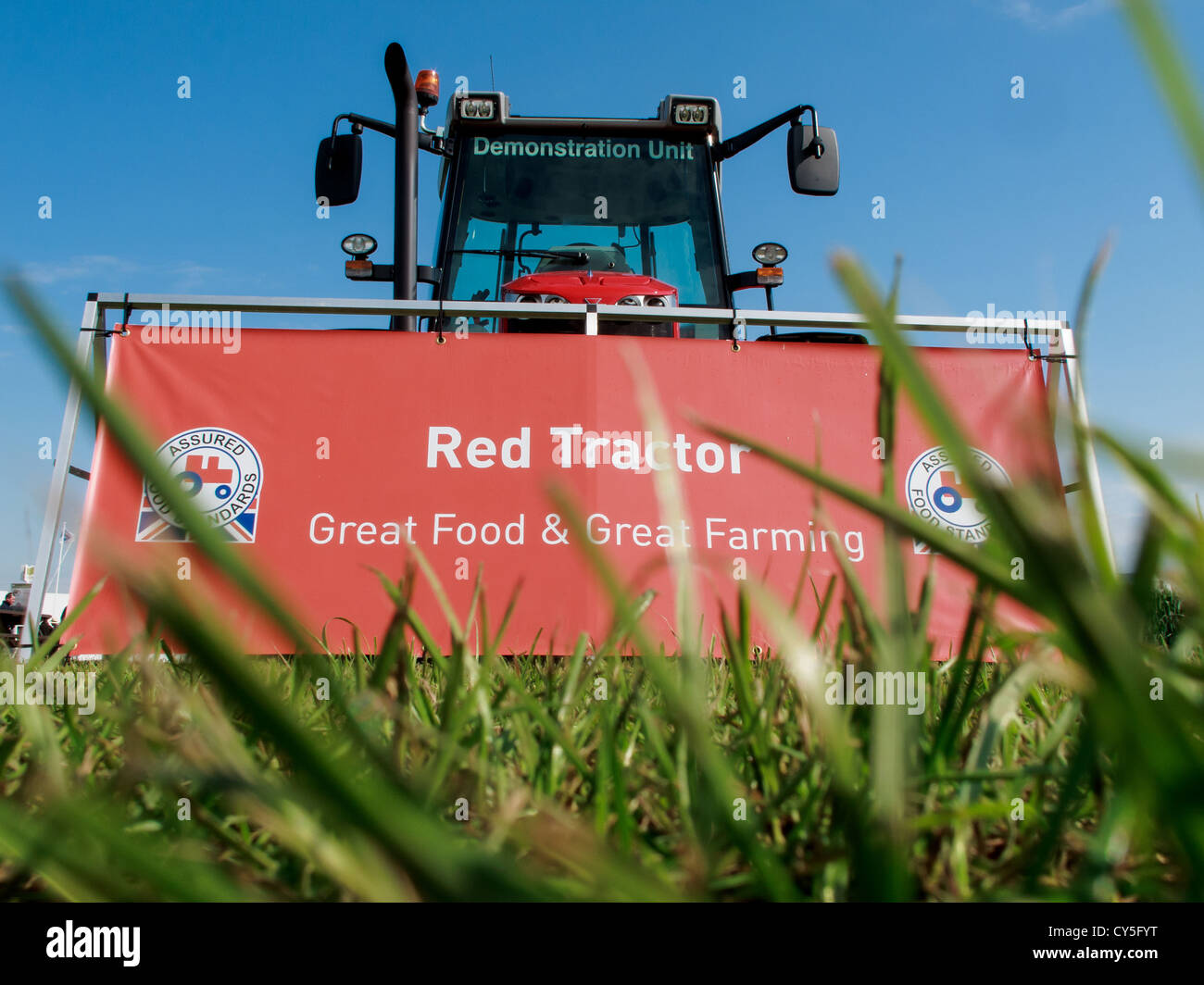 Red tractor logo hi-res stock photography and images - Alamy