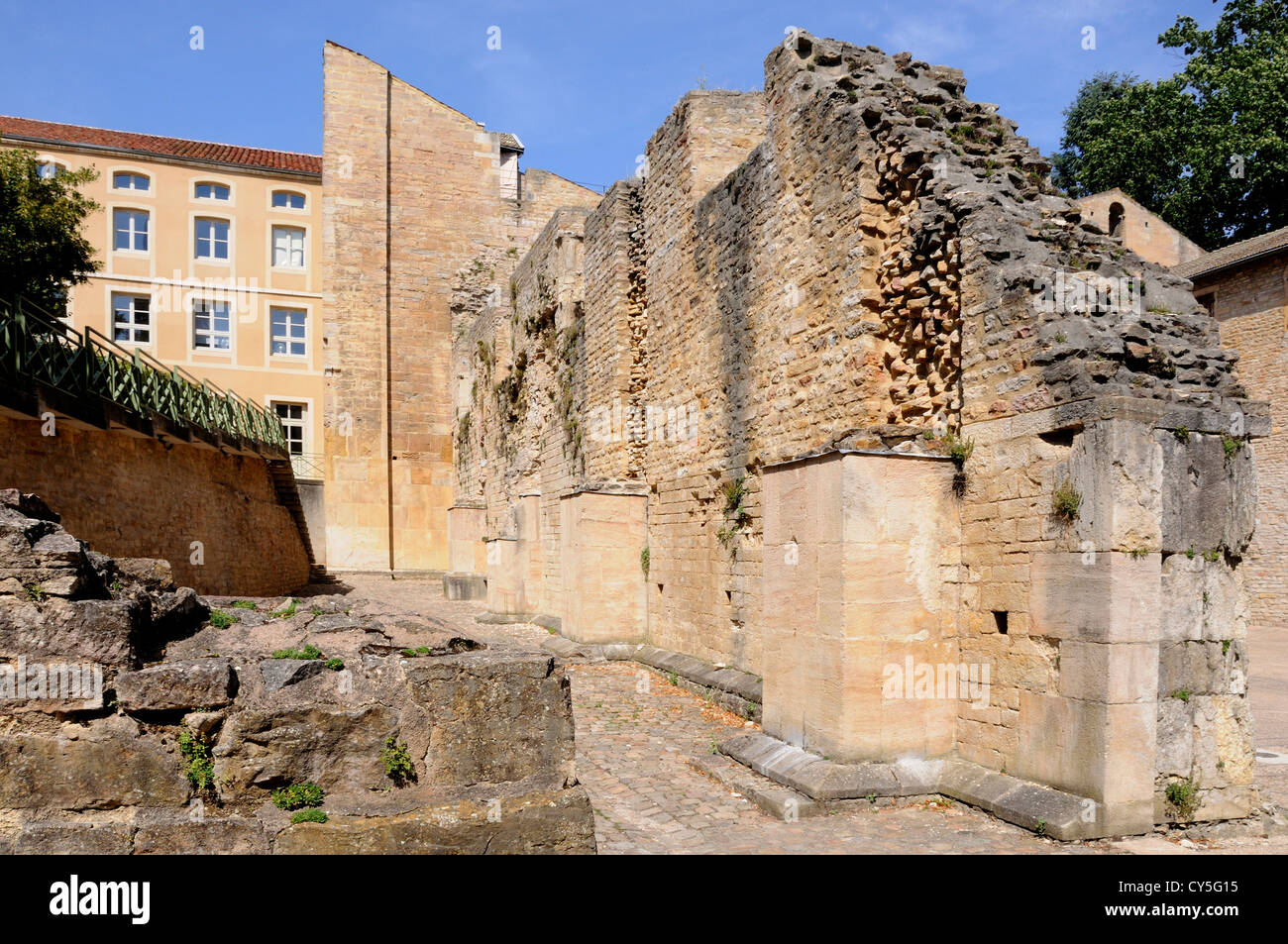 Ancient monasteries hi-res stock photography and images - Alamy