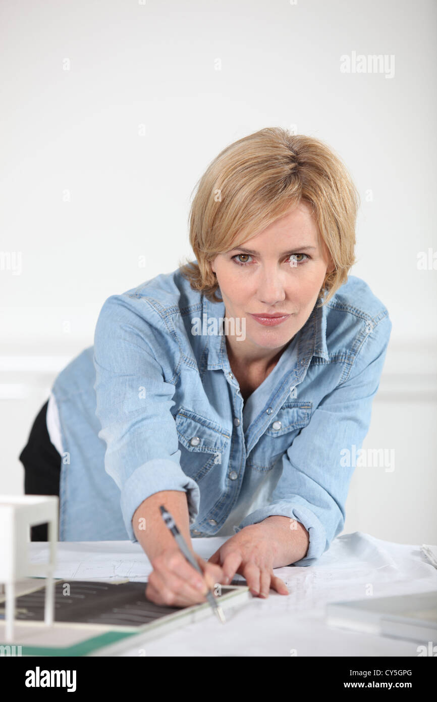 Stooping woman hi-res stock photography and images - Alamy