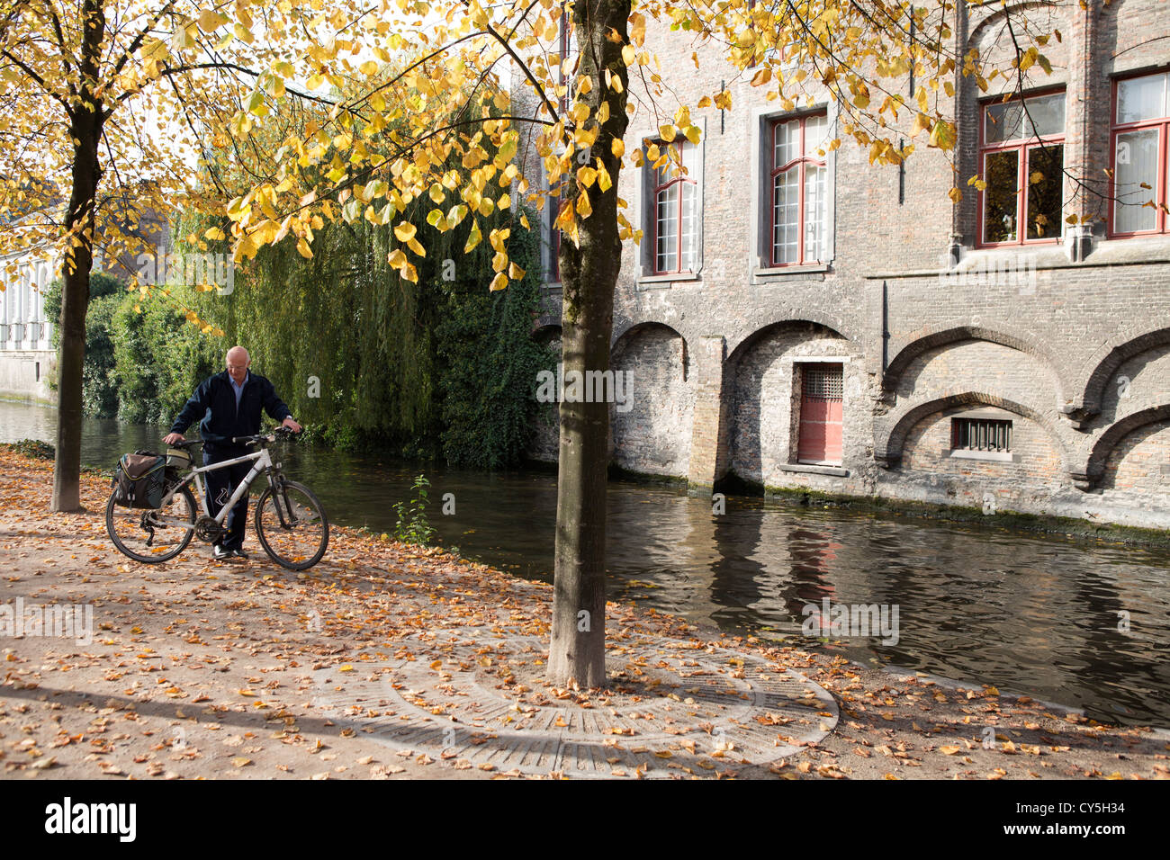 Bruges canal autumn hi-res stock photography and images - Alamy