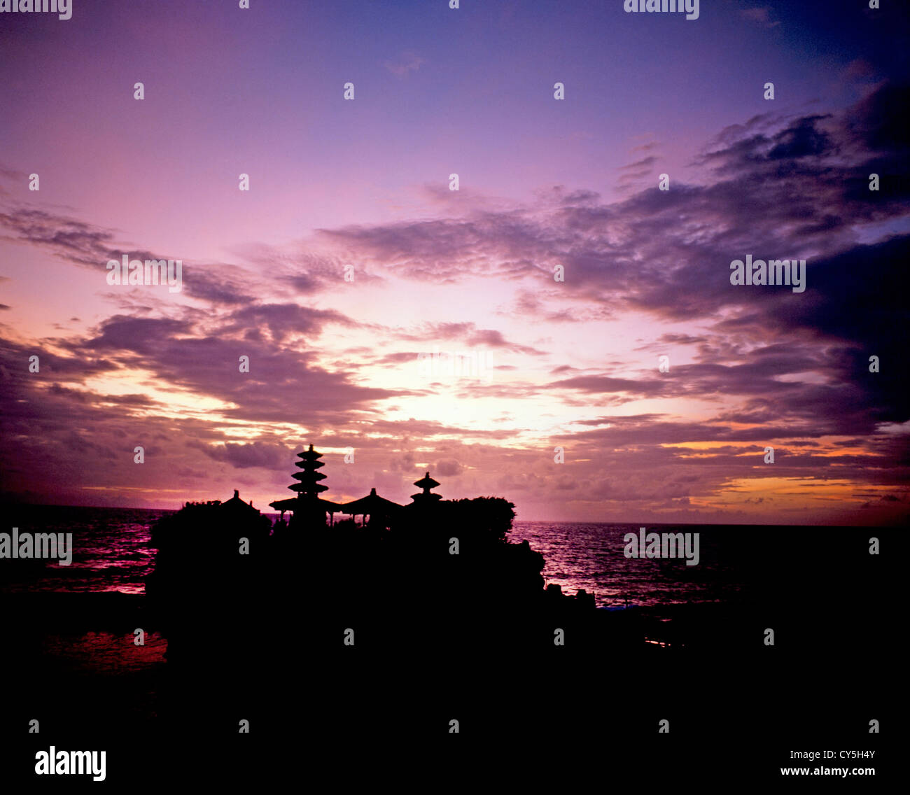 The tanah lot temple hi-res stock photography and images - Alamy