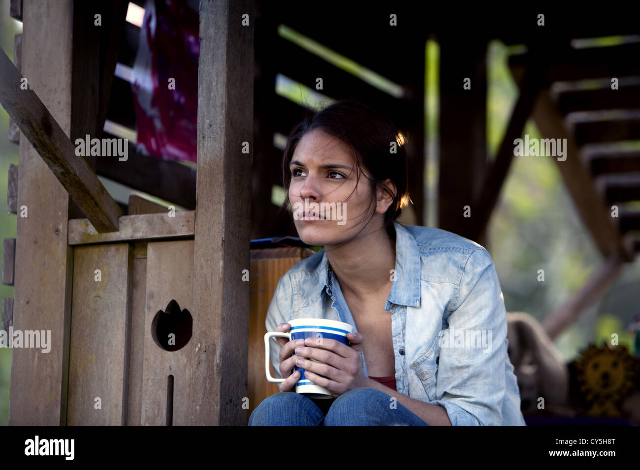 TOMORROW, WHEN THE WAR BEGAN (2010) CAITLIN STASEY, STUART BEATTIE (DIR ...