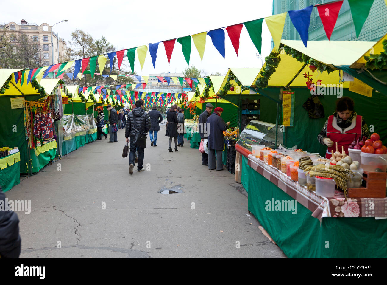 Street market, Moscow Stock Photo - Alamy