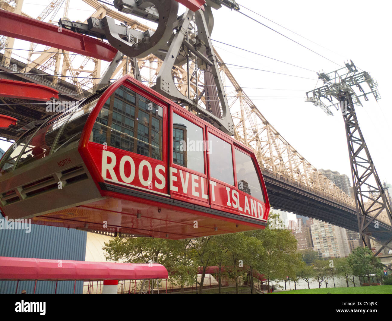 Queensboro bridge looking manhattan hi-res stock photography and images ...