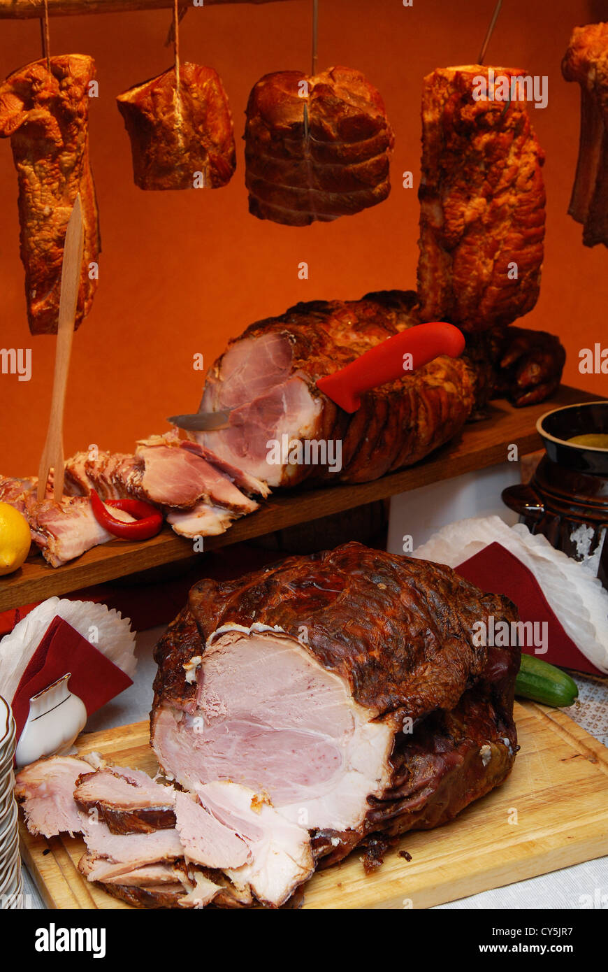 Roast pig table hi-res stock photography and images - Alamy