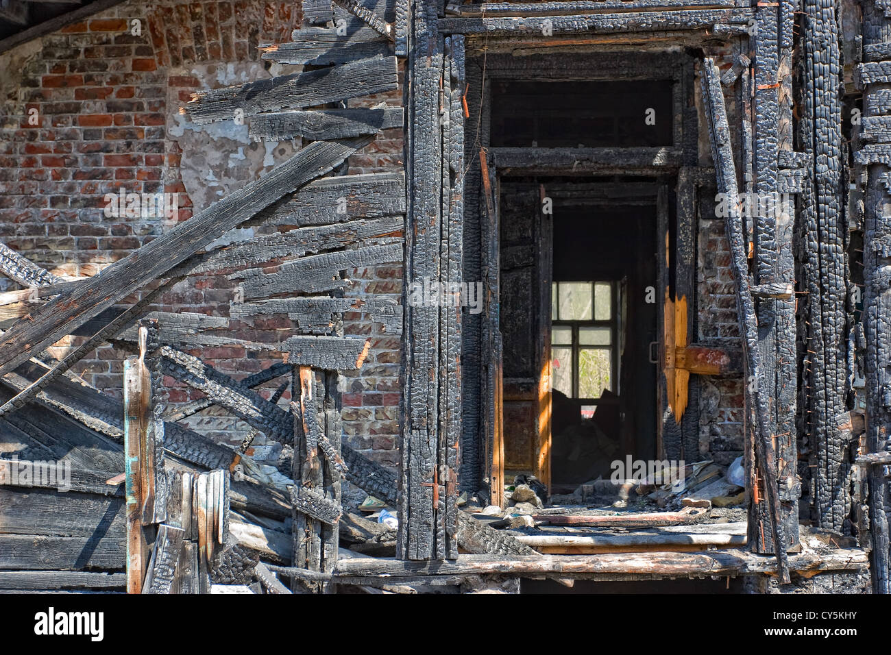 Burnt house hi-res stock photography and images - Alamy